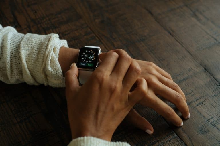 Smartwatch vs. Smartphone: Which one is the best?